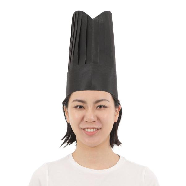 「商品情報」「主な仕様」シンプルな黒無地の 不織布の 烏帽子風 使い捨て 背高コック帽子、コスプレや仮装にも使えます。サイズ：折りたたみ 28cm×25cm　素材：不織布陰陽師や公家などに扮するコスプレイベントなどに。素材は不織布製。耐油性...