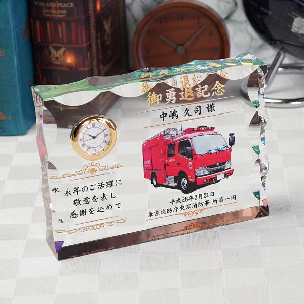 周年記念・退職記念・長寿祝などの記念品やギフトとしてご活用いただけるクリスタルクロックです。最先端のダイレクト印刷機を使用し、クリスタル表面に直接印刷します。フルカラーでの表現が可能で、透明なクリスタルとは相性が抜群です。カラー写真やカラー...