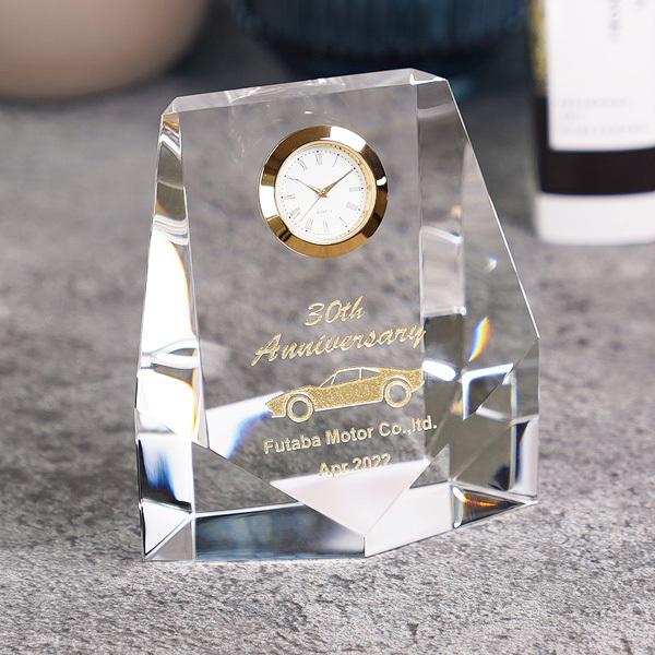 周年記念・コンテスト・成績優秀者の表彰など様々な表彰の記念品やギフトとしてご活用いただける人気のペンタゴンスタイルのクリスタルクロックです。有害な鉛成分を一切含まずに、従来のクリスタルガラスと同等の透明度と輝きを実現した、地球環境にも優しい...
