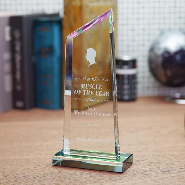 材質にホワイトガラスを使用し台座部分は虹色に輝くホログラム加工付きのコストパフォーマンスの高いトロフィーです。■名入れ加工方法■　カラー印刷加工■材　質■　本体：ホワイトガラス■サイズ■　ガラス　高さ20.5ｃm × 幅10ｃm × 奥行5...