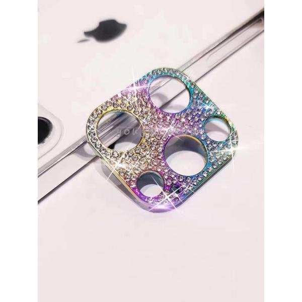 【送料無料（郵便発送）】◆特長　iPhone専用のカメラ保護フィルムです。　ラインストーン付きで、高級感があります。　これを付けるだけで華やかな印象になり、気分も上がります。　同時に、厚みがあることで、落下等の衝撃からガラスを保護してくれま...