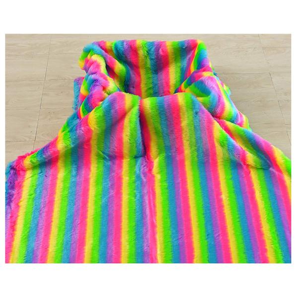 ♪幅：160cm、パイル長さ：約。 30mm、重量：1000g / m。私たちのフェイクファーは耐久性と通気性があり、快適で環境保護に優れています。お気軽にご利用ください。♪絶妙な技量：生地はふわふわで柔らかく手触りの良い上質なフェイクファ...