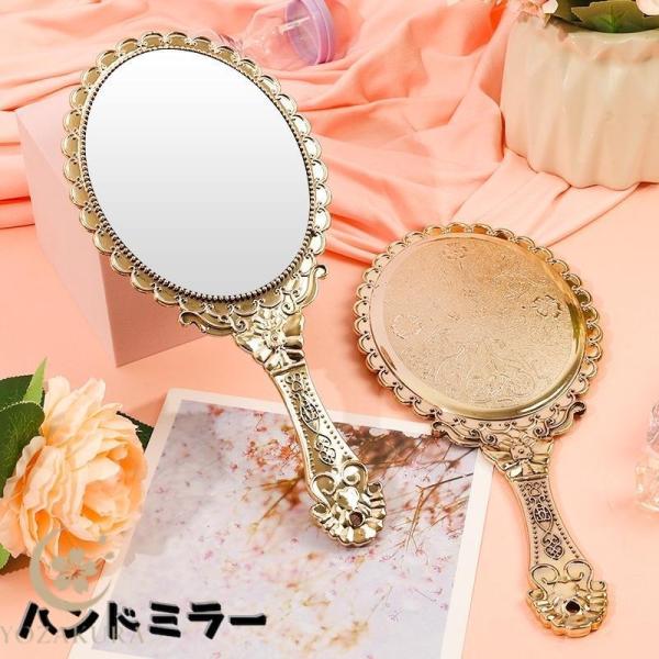 お洒落なデザインの「手鏡」です?持ち手付きのハンドミラーで、ストラップや紐などが付けられるホールがついております。【サイズについて】画像をご参照ください。【素材について】プラスチック【カラーについて】生産ロットにより柄の出方や色の濃淡が異な...