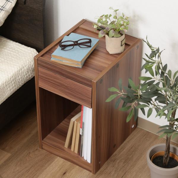 99323 ベッドサイドテーブル ブラウン コンセント付き 引出し付き テーブル 中国製 組立品 不二貿易 2017-1108-02BR 【メーカー直送/代引不可】【メーカー直送】【代金引換不可】【北海道沖縄その他離島配送不可】ピタッと収ま...