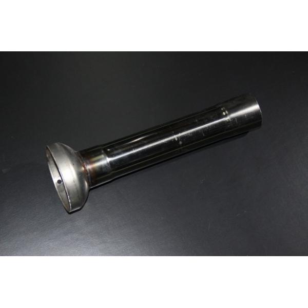 当店マフラー（VRマフラー、ストレートマフラー）専用で、タイコ内をストレート構造にするサイレンサーです。直管に近い音質に変わります。特にMT車両場合、高回転からのアクセルオフで音質が変わります。マフラー付属のインナーサイレンサーと同様の装着...