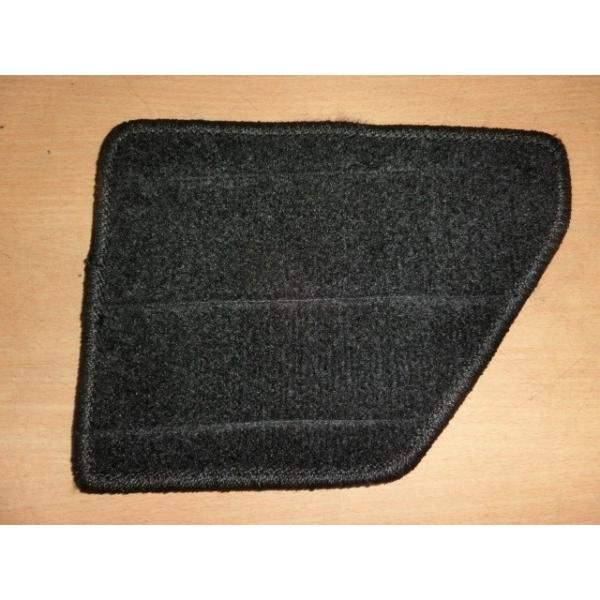 VAB/VAG, VMG/VM4,VN5用フットレストの横の汚れ防止マットですマジックテープ付きで貼るだけですできるだけ邪魔にならないように薄めのマットで丈夫なものを使っています。色はブラックのみ画像は、３枚目ＶＡＢ、４枚目ＶＭＧ、５枚目Ｖ...