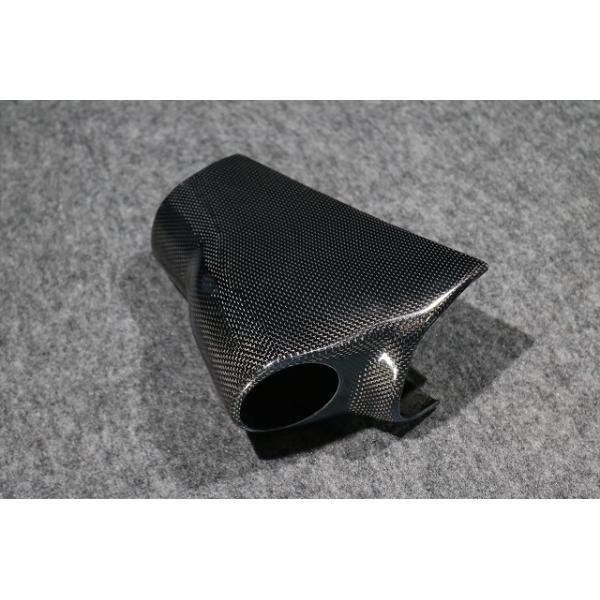 カーボン製、６０φメーター用フード取付は、両面テープとタッピングネジになります。ウレタンクリア塗装済※メーター線を通す穴開け等の加工は必要になります※多少は、ピラーとの隙間が出る場合があります。※エアバック、開く妨げにはならないと思いますが...