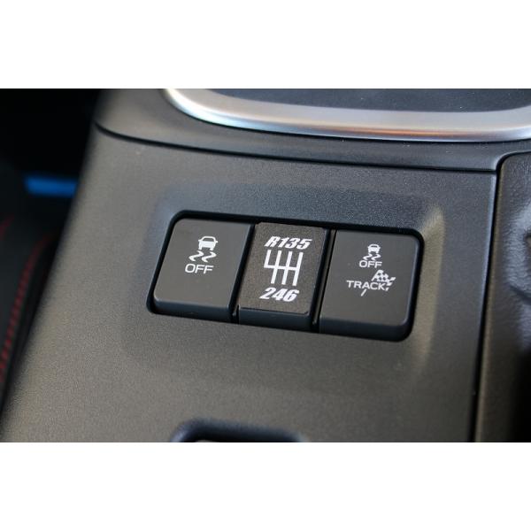 センターのスポーツモードスイッチ無車両用です純正スイッチ加工にて、シフトパターンを光らせています。本体の色はブラックです。LEDの発光色が、レッド　ｏｒ　ブルーの２種類があります。真ん中のシフトパターン部分左右との段差を極力なくすために、フ...