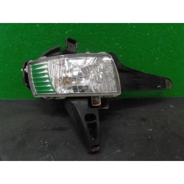 **** 商品説明を必ずご確認ください ****部品管理番号：000010609510850メーカー純正品番：81211-44100部品名：右フォグランプ部品区分：リサイクル品車名：エスティマ車両タイプ名：5DBOXワゴン通称型式：ACR5...