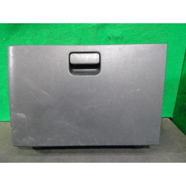 **** 商品説明を必ずご確認ください ****部品管理番号：000070904670210メーカー純正品番：55550-B5040-B0部品名：グローブBOX部品区分：リサイクル品車名：ハイゼット車両タイプ名：ケイトラック通称型式：S51...