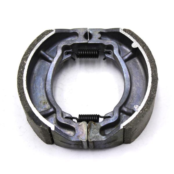 商品仕様：■社外新品(未使用)、スプリング付きブレーキシュー1組分の出品です。■ブレーキシューのサイズ：（径X幅）105x30mm。■取り扱い説明書付属しません、装着は熟練した方に行ってください。