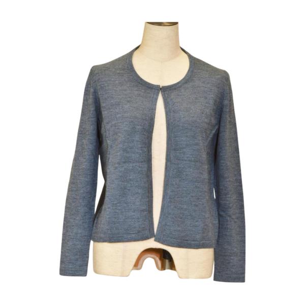 [中古：(中)　ランク：5/10]　前に小さな汚れがあり、全体的に使用感があります。