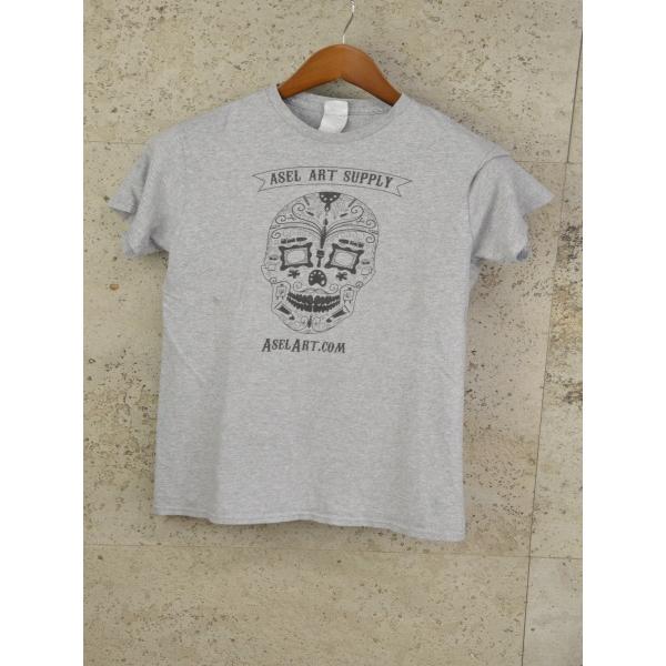 [中古：(中)　ランク：5/10]　表面右側に汚れがあり、全体的に使用感があります。