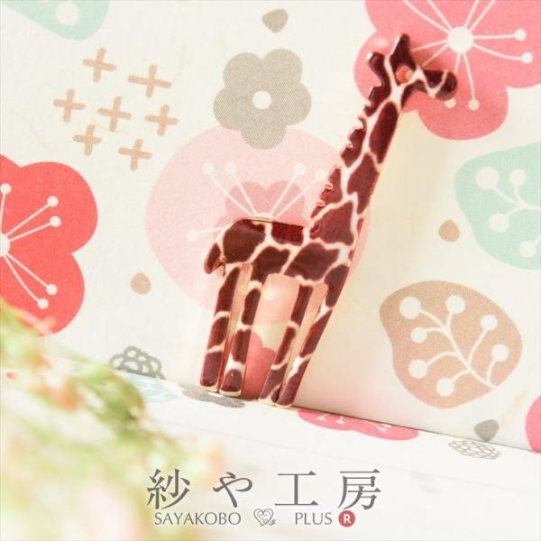 きりんのメタルチャームです。目の部分に通し穴があります。【内容詳細】メタルチャーム キリン  34mm ブラウン 1個  約3.4cm 通し穴付き【サイズ】全長；約34×17mm　通し穴の内径：約1mm　厚み：約2mm【カラー】ブラウン【素...