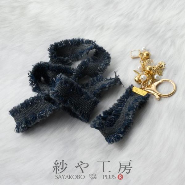 デニム生地で両側にフリンジのついたデニムタッセルです。10センチ単位の販売となります。【内容詳細】フリンジレース デニムタッセル 両側フリンジ フリンジ幅25mm インディゴ 約50cm  幅約2.5cm 【サイズ】テープ幅約：約25mm ...