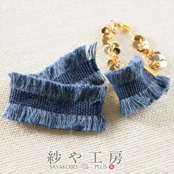 デニム生地で両側にストレートフリンジのついたデニムタッセルです。10センチ単位の販売となります。【内容詳細】フリンジレース デニムタッセル 両側ストレートフリンジ フリンジ幅30mm インディゴ 約50cm  幅約3cm 【サイズ】テープ幅...