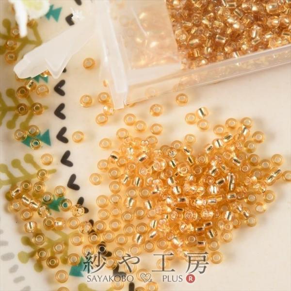 ハンドメイドには欠かせない丸小ビーズが勢ぞろい！ビーズの穴の部分に銀メッキを施しているので、内側がキラリと華やかな印象に♪お気に入りのチャームと組み合わせてアレンジしたり自由自在◎【内容詳細】ビーズ 丸小ビーズ col.32 ゴールド 2m...