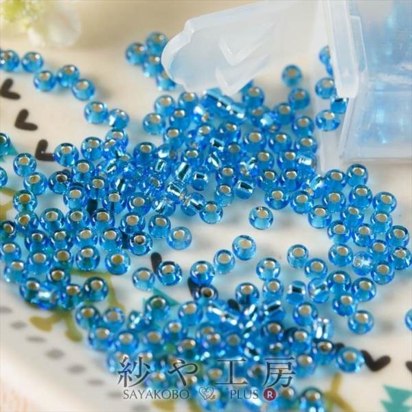 ハンドメイドには欠かせない丸小ビーズが勢ぞろい！ビーズの穴の部分に銀メッキを施しているので、内側がキラリと華やかな印象に♪お気に入りのチャームと組み合わせてアレンジしたり自由自在◎【内容詳細】ビーズ 丸小ビーズ col.45 メタリックブル...