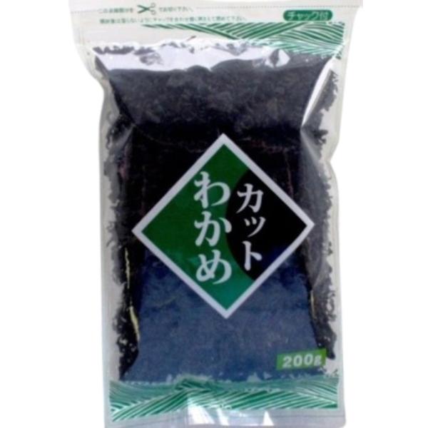 カット済みの乾燥わかめをたっぷり200g入りで使いやすく仕上げた商品です。湯通し塩蔵わかめを乾燥させたタイプで、みそ汁・スープ・酢の物・サラダなど幅広い料理に便利。水戻しで短時間でふんわり仕上がり、毎日の調理に手軽に使える常備食材です。チャ...