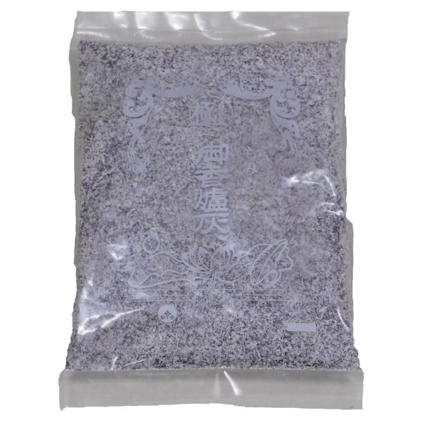 品名　極上香炉灰 小お焼香用やお線香を立てる香炉に使用する香炉灰です。もみ灰100%で通気性があるため、お線香は最後まで燃えます。香炉灰は定期的にふるいにかけることで、長くご使用頂けます。線香の燃えかすや燃え残りが溜まって汚れた時には、灰ふ...