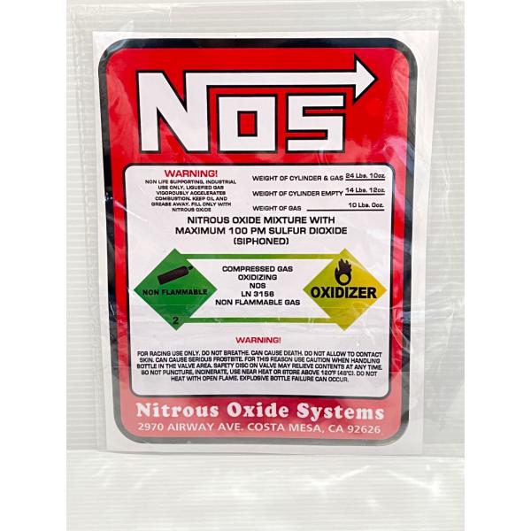 人気の“NOS（Nitrous Oxide Systems）”ロゴを使ったミドルサイズのステッカー。扱いやすい20×15cmで、ボディやサイドウインドウ、工具箱、PC、ヘルメットなど幅広く貼れます。イベント展示や撮影小物、ガレージの雰囲気づ...