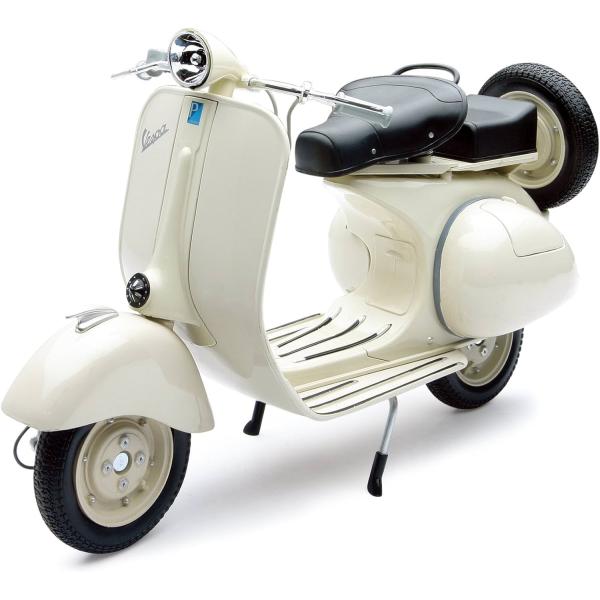1955年製Vespa 150 VL 1Tを1/6スケールで再現した、New Ray（ニューレイ）社製の至高のダイキャストモデル。全長28cmの圧倒的な存在感で、イタリアの名車が持つ「永遠の美学」を精密に立体化しました。 本体には重厚感溢れ...
