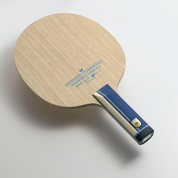 高い弾みと安定性を両立した張本智和＆美和選手使用モデル高い反発力と低い振動特性を実現したスーパー アリレート カーボン。ボールをつかむ感覚をもたらすインナーファイバー?仕様とわずかに大きいブレードサイズ。これらの技術と仕様を融合させ、高い弾...