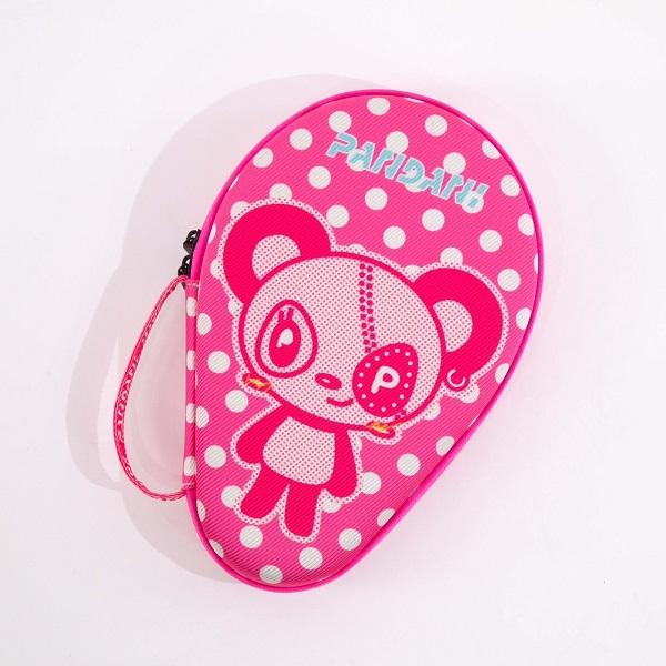 パンダーニの可愛いラケットケースです！サイズの注意事項カット用ラケットは種類により入らない場合がございます。日本式ペンは大きさとグリップの形状により、2本収容が難しい場合がございます。推奨ラケットサイズはラケットの縦の最大寸法が26.0?ま...