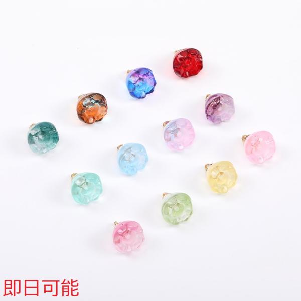 サイズ：約14×12.5mm 入数：20ヶ/パック 素材：ガラス製 重さ：約36g/パックカラフルで愛らしいイメージに♪＃ハンドメイド ＃ガラス #チャーム #フラワー #つぼみ #カラー #カラフル #グラデーションカラー #しずく型 ＃...