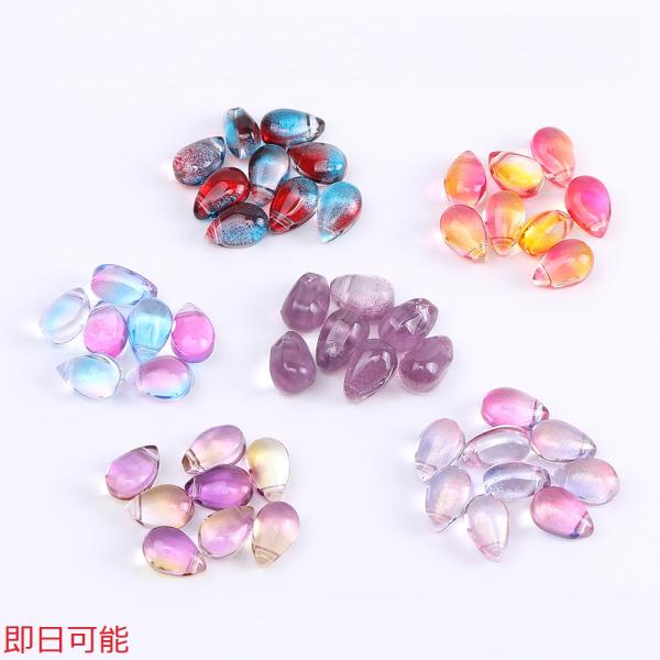 サイズ：約6×9mm 入数：30ヶ/パック 素材：ガラス製 重さ：約12.8g/パック色々なハンドメイド作品にご利用いただけます★＃ハンドメイド ＃ガラス #チャームス #チェコチャーム #雫型 #しずく型 #カラフル #カラー ＃飾り＃パ...