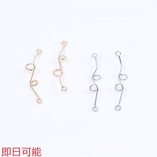 サイズ：約4×32mm 入数：4ヶ/パック素材：銅製 重さ：約0.5g/パックアイディア次第で色々な表情の小物に変化します★#チャーム #メタル #コネクター #つなぎパーツ #接続パーツ #スティック #2カン ＃ハンドメイド #アクセサ...