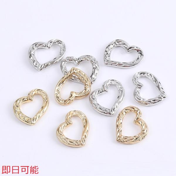 サイズ：約11×12mm 入数：8ヶ/パック 素材：合金製 重さ：約4.6g/パック他の飾りやレジンなどでアレンジ自由♪これだけでも可愛く使えます☆#チャーム #メタル #フレーム #ハート ＃ハンドメイド #アクセサリー #飾り #パーツ...