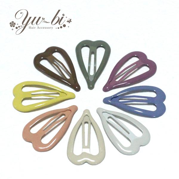 いくつあっても嬉しいパッチンタイプヘアピン。前髪留めやサイド留めにピッタリなシンプルデザインで、毎日のスタイルをもっとオシャレに♪おだんご等でのワンポイント使いや、 カラフルに重ね付けもおすすすめです＾−＾【カラー】ホワイトグレー　ホワイト...