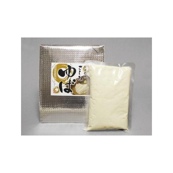 世界遺産で有名な日光の名産「日光ゆば」。国産大豆100％使用し、日光連山の銘水で仕立て、すべて昔ながらの手づくりで作っています。日光食品自慢の日光とろゆばは、よく冷やしてわさび醤油や酢醤油、そばつゆなどを掛けてお召し上がりください。※この商...