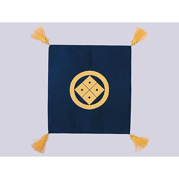 広蓋に金封やご祝儀などを載せ、その上に袱紗を掛けてお渡しします。