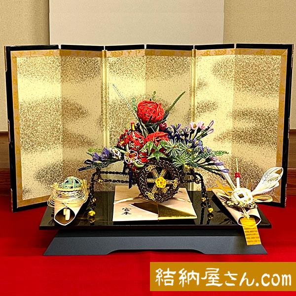 【送料・代引手数料無料・筆耕サービス】★結納の納め方DVD付★御所車を黒塗台にのせた結納セットです。結納後は素敵な飾り物になるでしょう。御所車のおめでたい飾り細工も職人の手でひとつひとつ手作りされています。※こちらは屏風をプラスし、鶴と亀を...