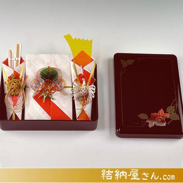【送料・代引手数料無料・筆耕サービス】★結納の納め方DVD付★従来の花の舞セットよりワンランク上の塗り（溜塗り：茶系）で仕上げました。クレマチス（鉄仙）の花柄との組み合わせがとても人気の結納セットです。コンパクトなので新幹線などで遠方へ結納...
