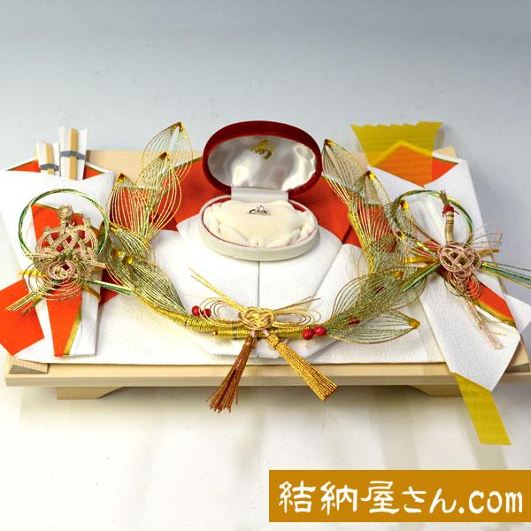 【送料・代引手数料無料】★結納の納め方DVD付★このセットは婚約の記念品（指輪等）のみを贈る場合によく使われます。伝統的な白木台が記念品を上品に引き立てます。また、台ごと手渡しする事もできます。