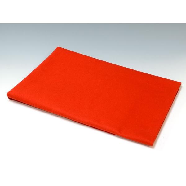 毛せんというのは結納品の下に敷く布のことで、とても鮮やかな色合いをしています。飾り付けの見栄えが良くなるのはもちろん、お相手様宅の床を傷つけない意味もあります。