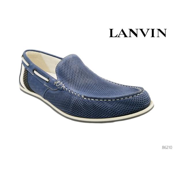 軽やかで上品な足元を演出する、LANVIN en Bleu（ランバンオンブルー）のドライビングスリッポン 86210。アッパーにはパンチングレザーを採用し、通気性に優れ、蒸れにくく快適な履き心地を実現。春夏シーズンに最適な一足です。足に柔ら...