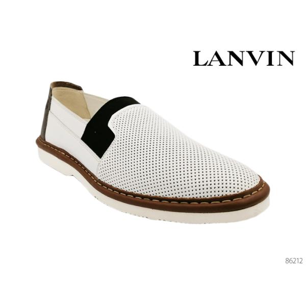 軽やかで洗練された足元を演出する、LANVIN en Bleu（ランバンオンブルー）のスリッポンシューズ 86212。アッパーには通気性に優れたパンチングレザーを採用し、ムレを軽減しながら快適な履き心地を実現。春夏シーズンに最適な一足です。...