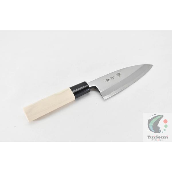 ブランド： 堺菊孝（青木刃物製作所）モデル：改良霞研材質：黄鋼刃渡：120 mm柄：朴・口輪プラスチック柄特徴：日本古来の鋼を使用し、低価格で本職用から家庭用まで使用できる庖丁です。※注意：切れ味は抜群ですが、取扱いによってはサビる材料です...