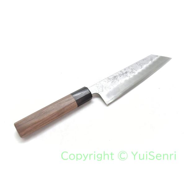 ブランド： 郷右馬允義弘（義弘・山脇刃物製作所）材質：ステンレス＋銀三（刃先/芯材）割込み梨地仕上タイプ：文化刃渡：170 mm柄：ウォールナット八角柄