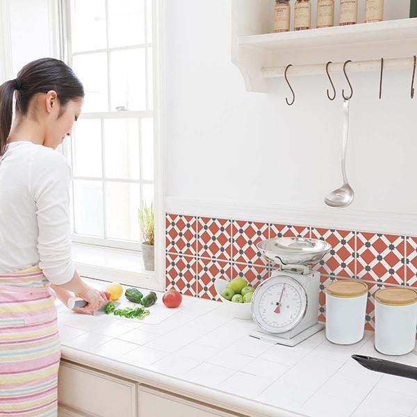 ●商品説明 ：貼るだけで空間をモダンにアレンジする革新的な『DRAEGER(ドレジャー)』ブランドのステッカー。水に強いビニール素材のステッカーです。子ども部屋・階段・浴室・キッチン・洗濯機などにも貼ることが可能です。※難燃性ではありますが...