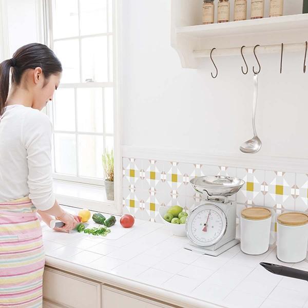 ●商品説明 ：貼るだけで空間をモダンにアレンジする革新的な『DRAEGER(ドレジャー)』ブランドのステッカー。水に強いビニール素材のステッカーです。子ども部屋・階段・浴室・キッチン・洗濯機などにも貼ることが可能です。※難燃性ではありますが...