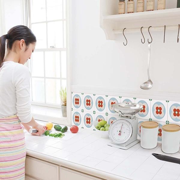 ●商品説明 ：貼るだけで空間をモダンにアレンジする革新的な『DRAEGER(ドレジャー)』ブランドのステッカー。水に強いビニール素材のステッカーです。子ども部屋・階段・浴室・キッチン・洗濯機などにも貼ることが可能です。※難燃性ではありますが...