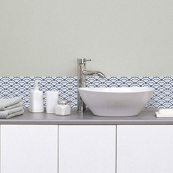 ●商品説明 ：貼るだけで空間をモダンにアレンジする革新的な『DRAEGER(ドレジャー)』ブランドのステッカー。水に強いビニール素材のステッカーです。子ども部屋・階段・浴室・キッチン・洗濯機などにも貼ることが可能です。※難燃性ではありますが...