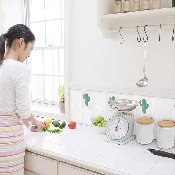 ●商品説明 ：貼るだけで空間をモダンにアレンジする革新的な『DRAEGER(ドレジャー)』ブランドのステッカー。水に強いビニール素材のステッカーです。子ども部屋・階段・浴室・キッチン・洗濯機などにも貼ることが可能です。※難燃性ではありますが...