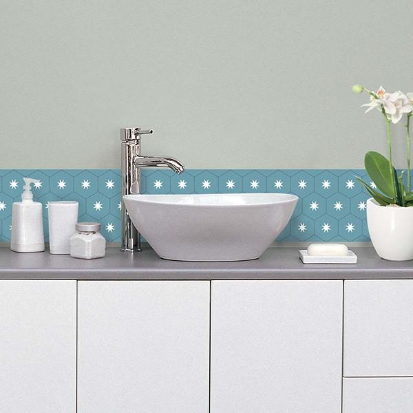 ●商品説明 ：貼るだけで空間をモダンにアレンジする革新的な『DRAEGER(ドレジャー)』ブランドのステッカー。水に強いビニール素材のステッカーです。子ども部屋・階段・浴室・キッチン・洗濯機などにも貼ることが可能です。※難燃性ではありますが...