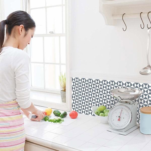 ●商品説明 ：貼るだけで空間をモダンにアレンジする革新的な『DRAEGER(ドレジャー)』ブランドのステッカー。水に強いビニール素材のステッカーです。子ども部屋・階段・浴室・キッチン・洗濯機などにも貼ることが可能です。※難燃性ではありますが...